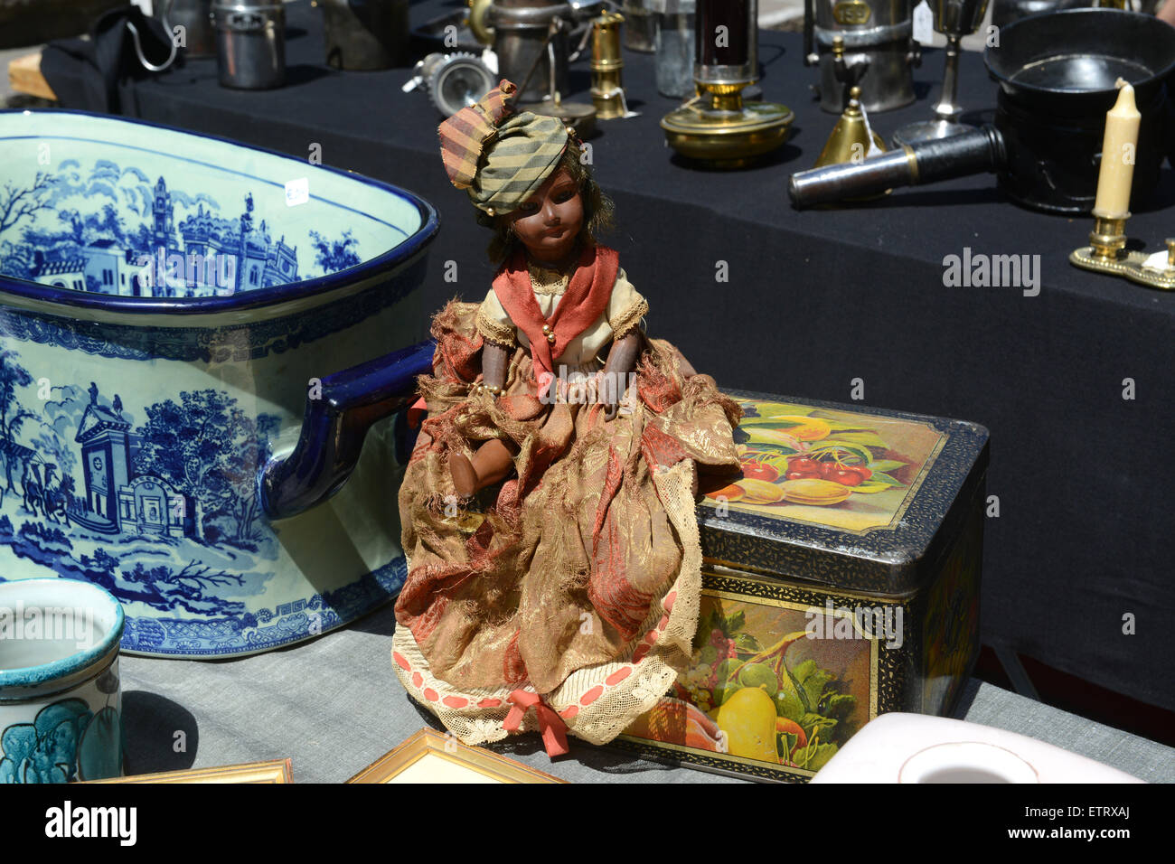 Antique second hand hi-res stock photography and images - Alamy