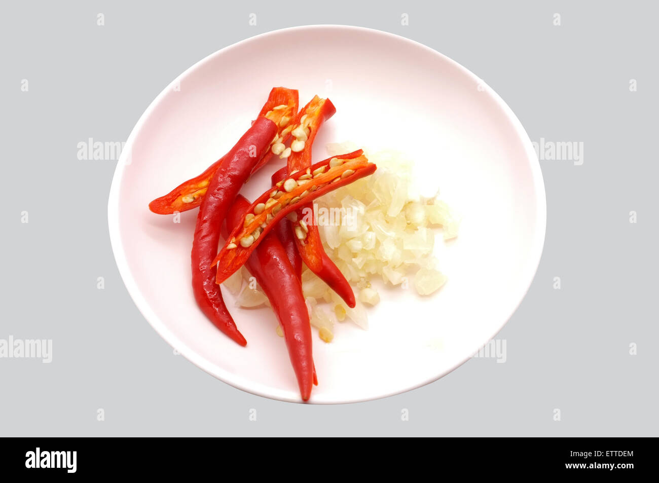 Sliced chili and minced garlic Stock Photo - Alamy