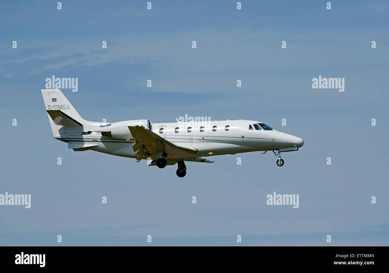 Cessna cockpit interior night hi-res stock photography and images - Alamy