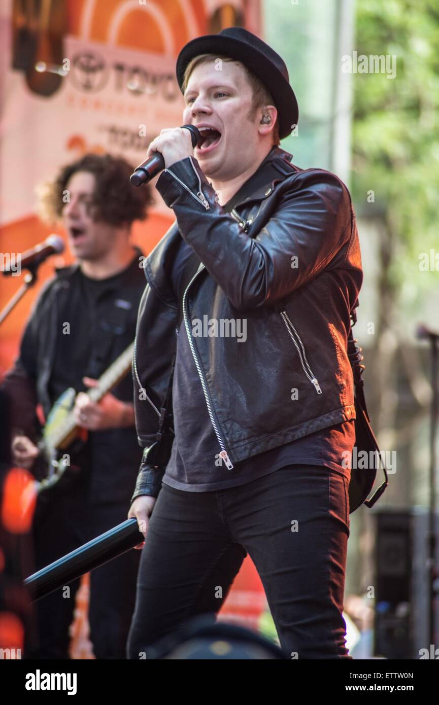 Joe trohman patrick stump hi-res stock photography and images - Alamy