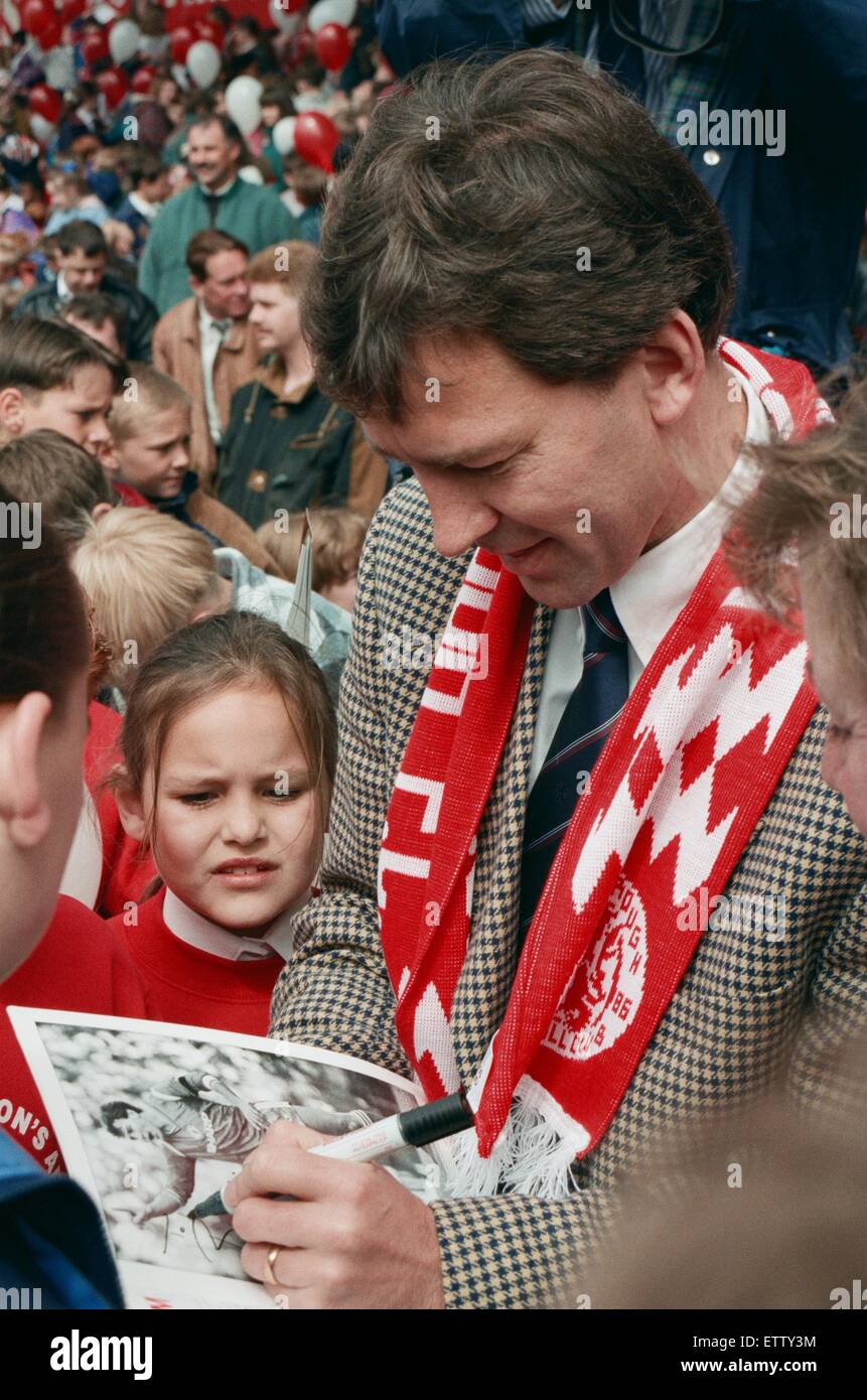 Bryan robson ayresome hi-res stock photography and images - Alamy