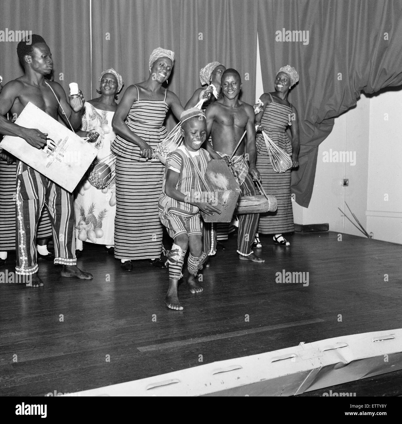 1965 girls dancing hi-res stock photography and images - Alamy