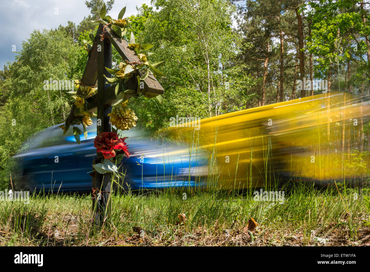 Roadside memorial cross flower hi-res stock photography and images - Alamy