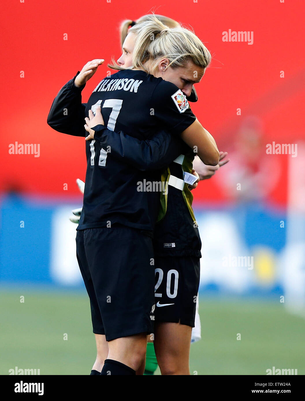 Winnipeg, Canada. 15th June, 2015. Hannah Wilkinson (L) and Daisy ...