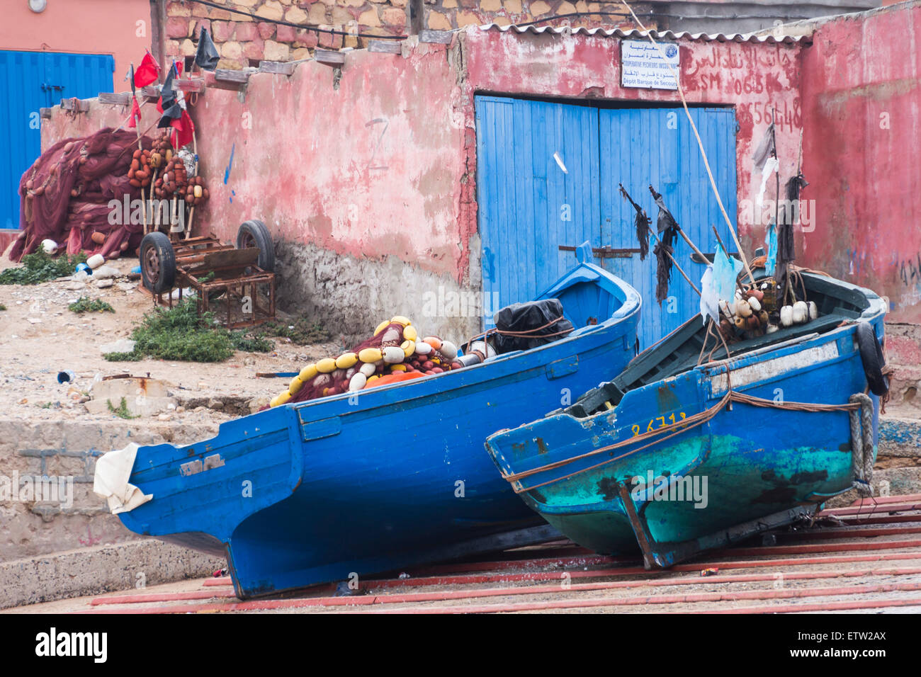 Two boats side by side hi-res stock photography and images - Alamy