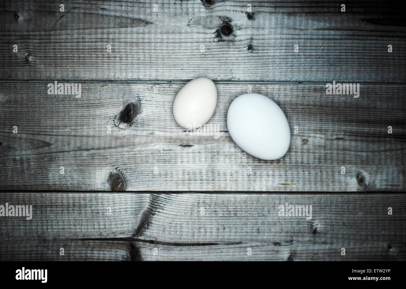Two size of eggs hi-res stock photography and images - Alamy