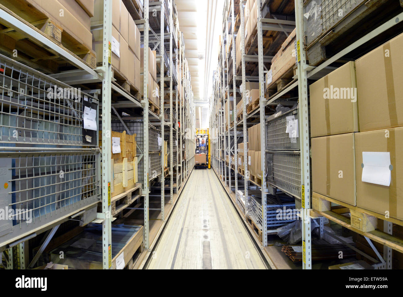 High rack warehouse Stock Photo - Alamy