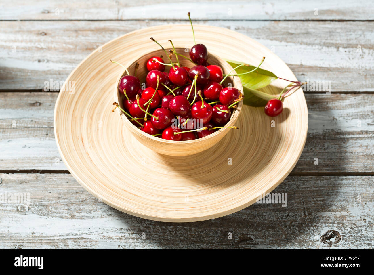 Bowl of cherries Stock Photo - Alamy