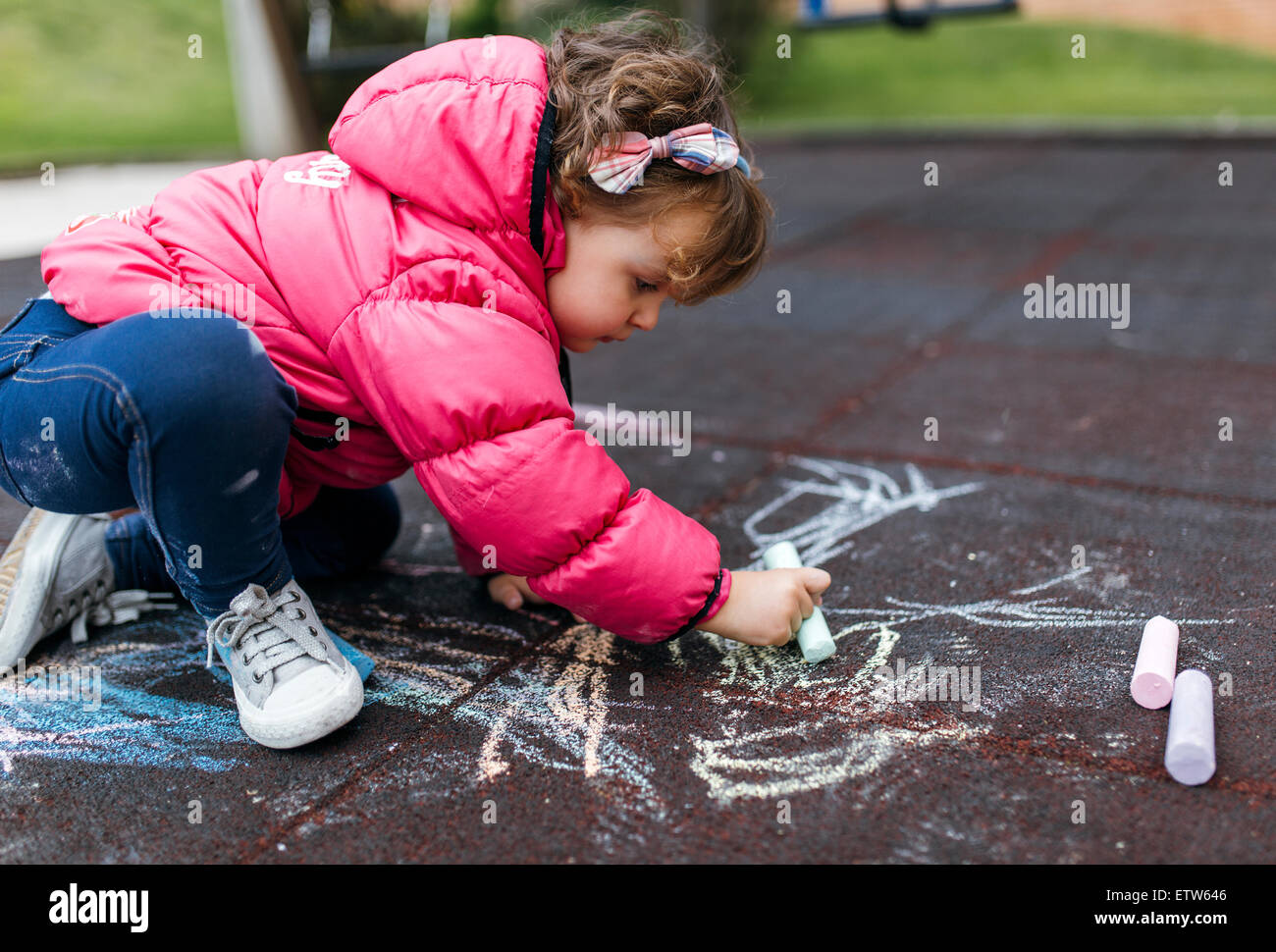 Drawing with chalk hi-res stock photography and images - Alamy