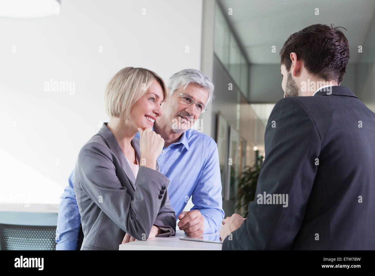Businesspeople in informal meeting Stock Photo - Alamy