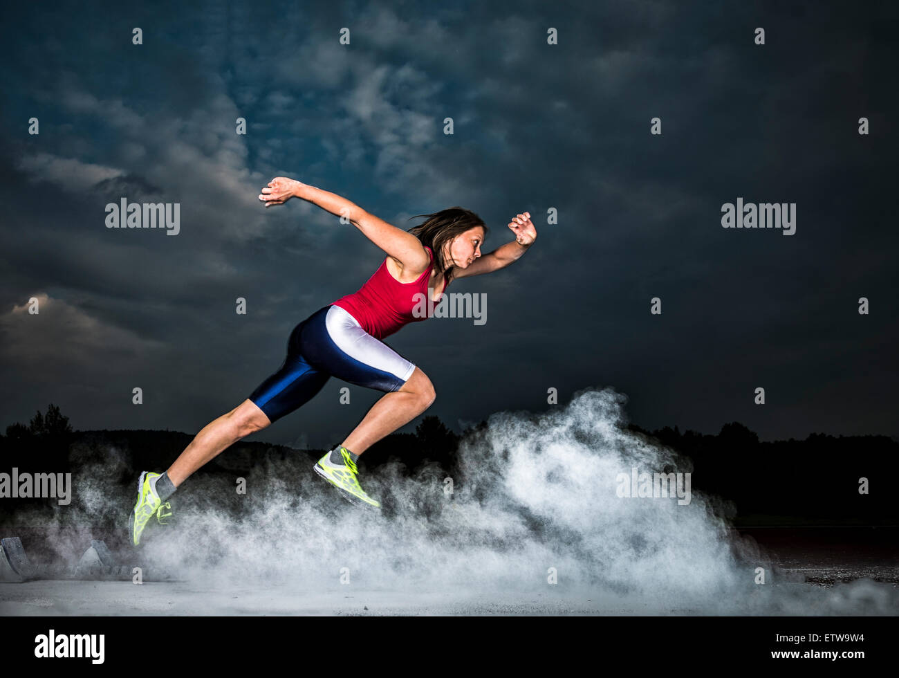 Female sprinter starting block hi-res stock photography and images - Alamy
