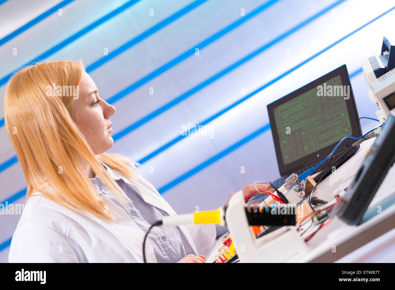 Girl studying engineering hi-res stock photography and images - Alamy