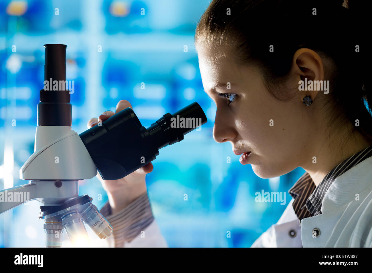 student girl looking in a microscope, science laboratory concept Stock ...