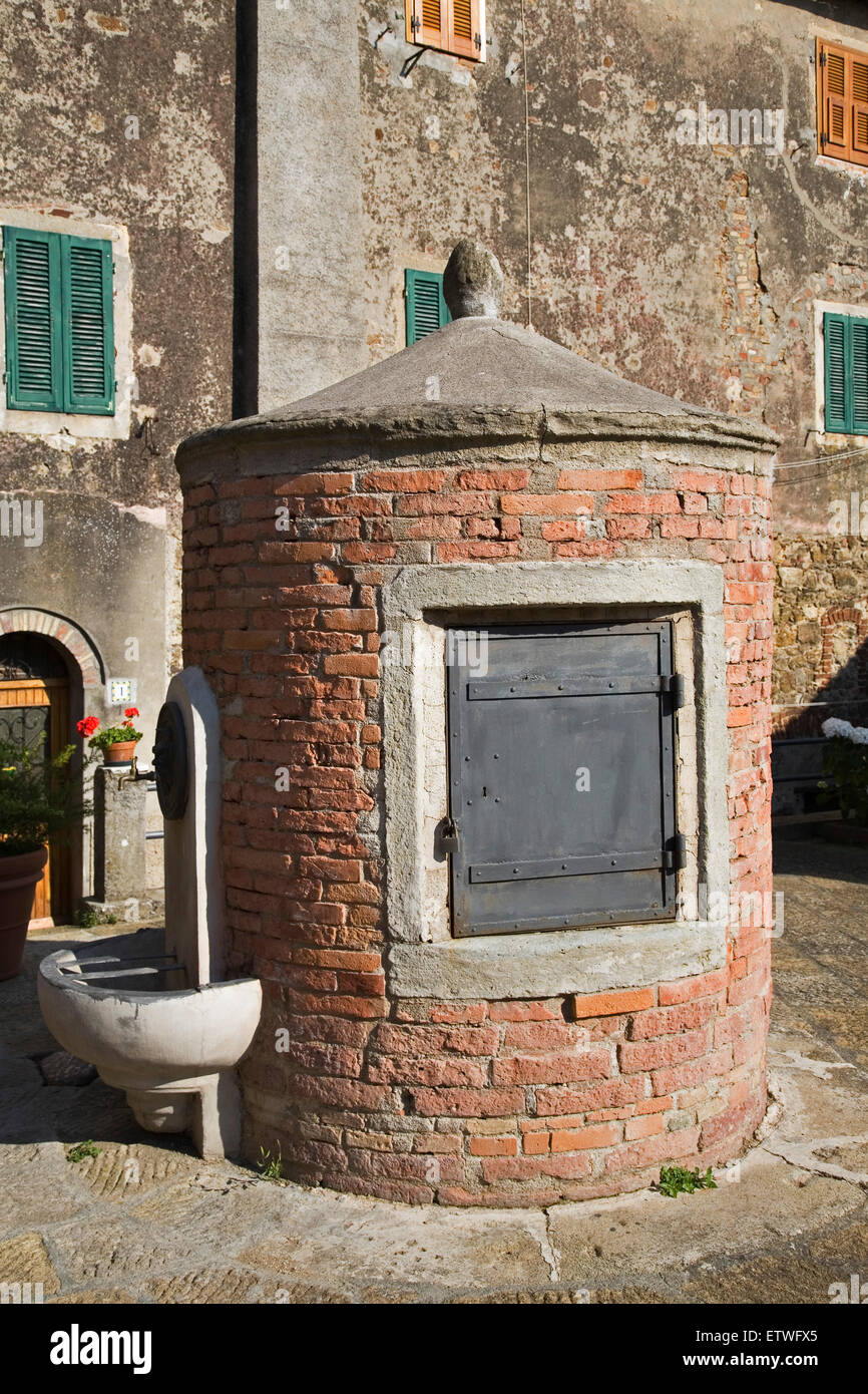 europe, italy, tuscany, tatti, ancient cistern Stock Photo - Alamy
