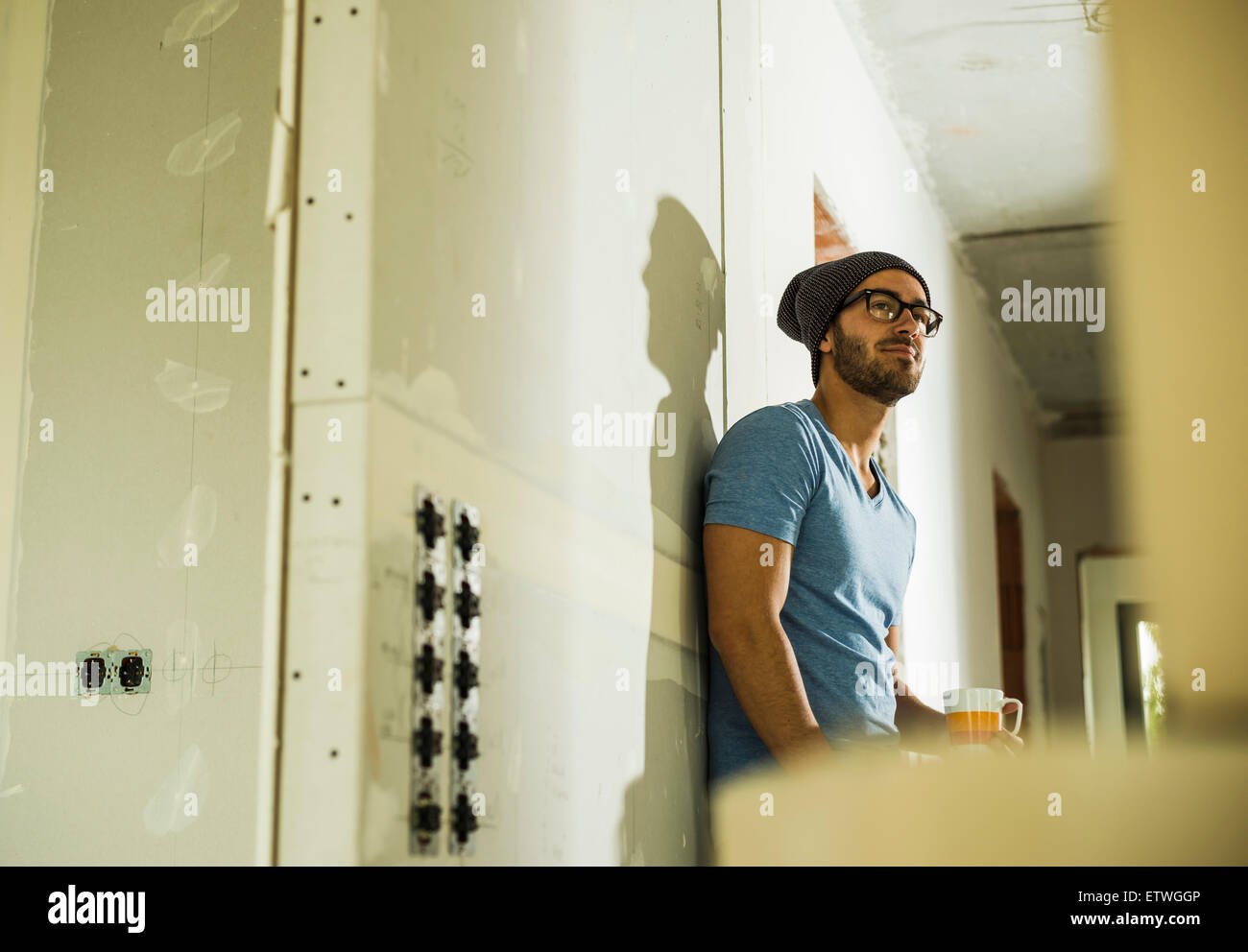 Young man with cardboard boxes having a coffee break Stock Photo - Alamy