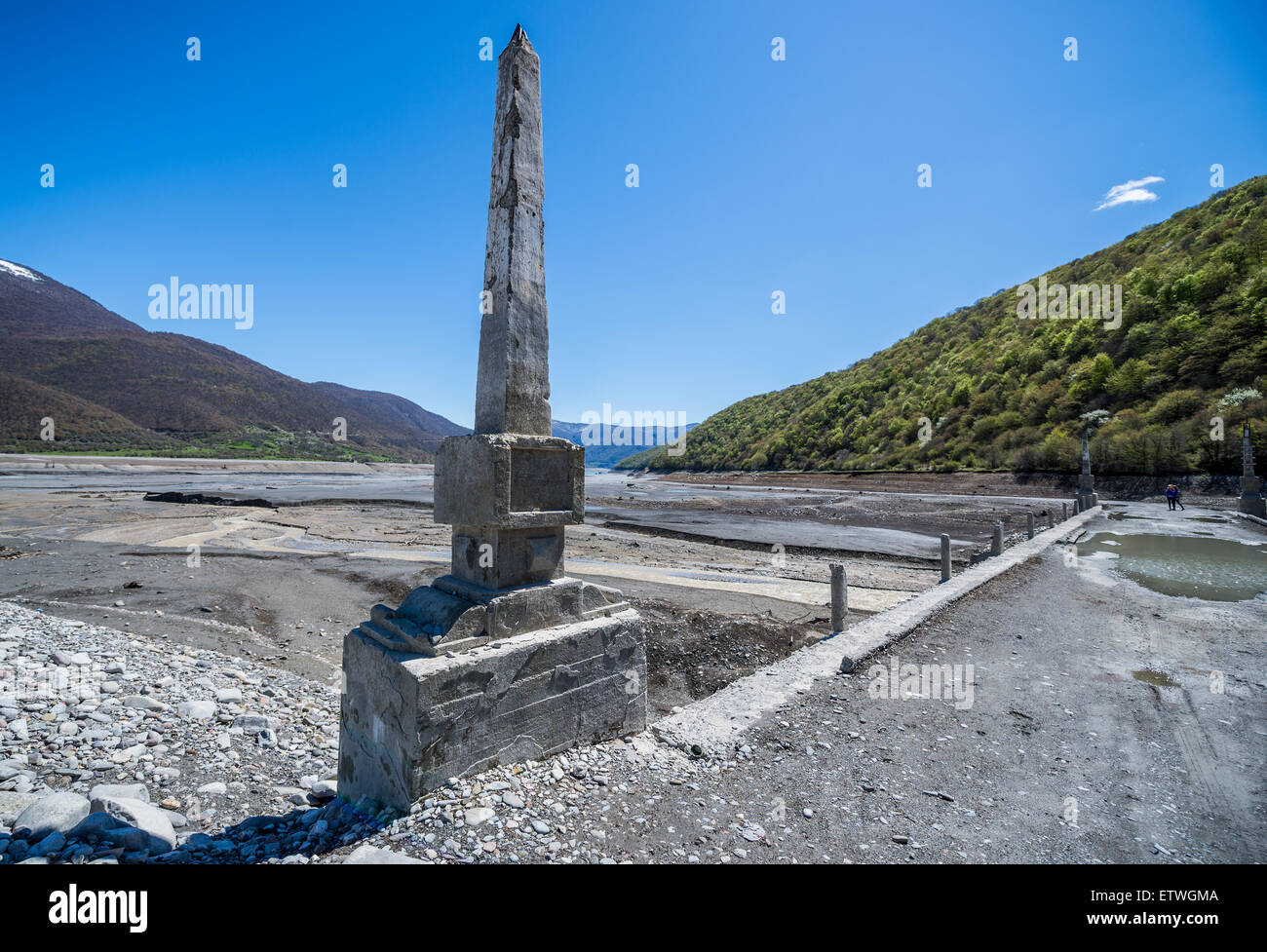 Bridge over Aragvi River near fortifications of medieval Ananuri Castle ...