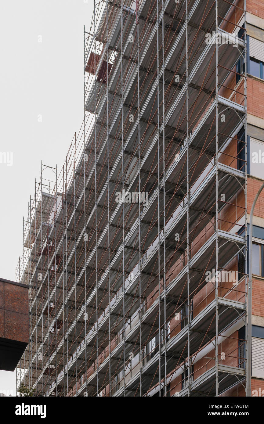 Scaffolding exterior building hi-res stock photography and images - Alamy