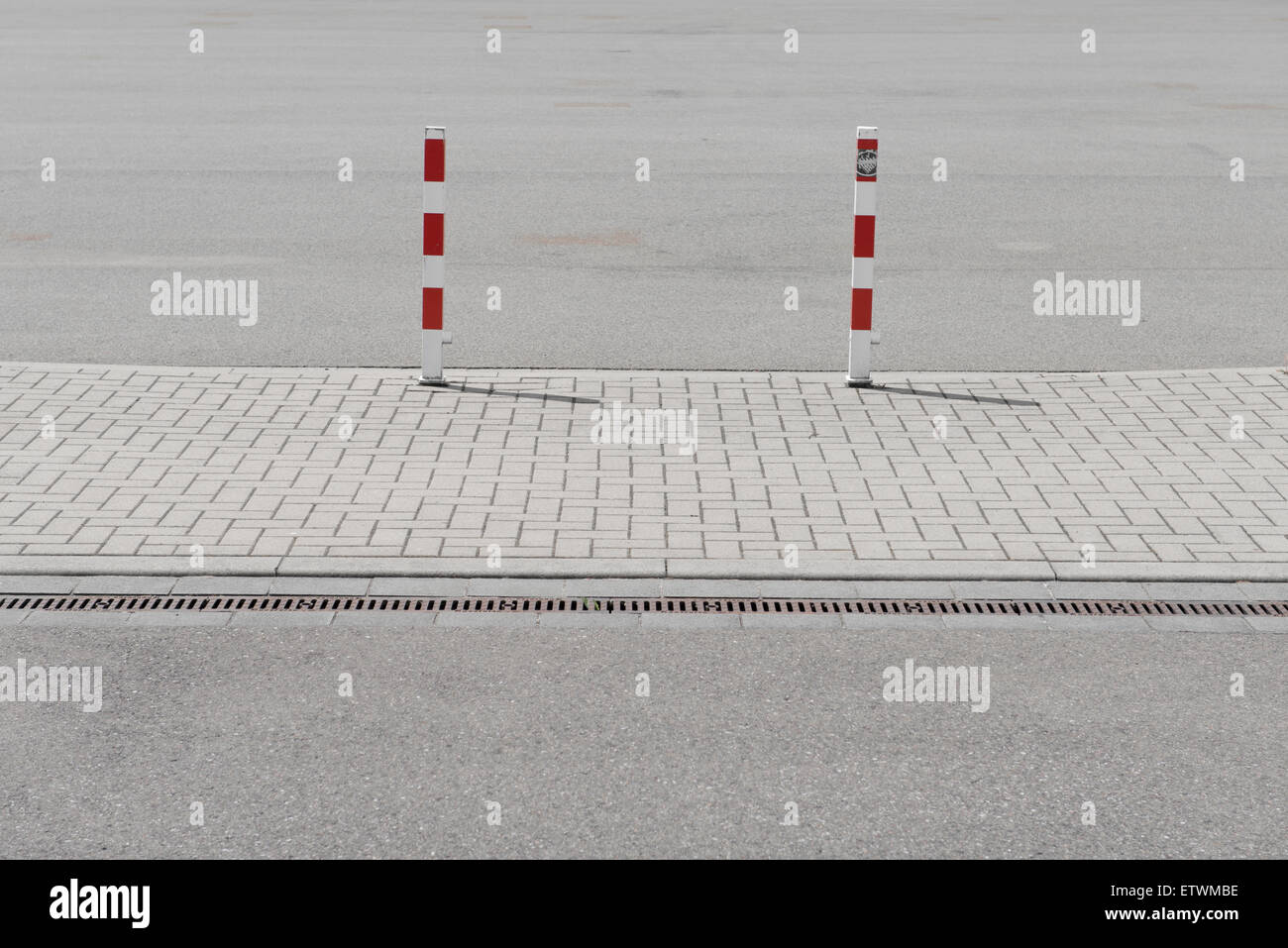 Red marker pole hi-res stock photography and images - Alamy