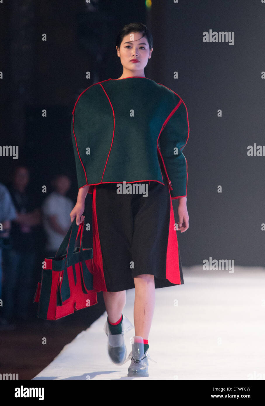 Catwalk chinese model hi-res stock photography and images - Alamy