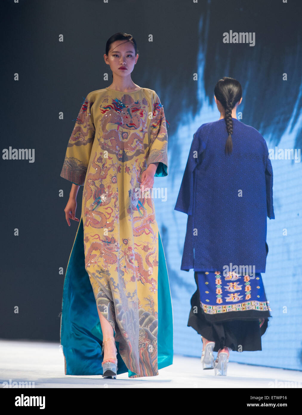 Catwalk chinese model hi-res stock photography and images - Alamy