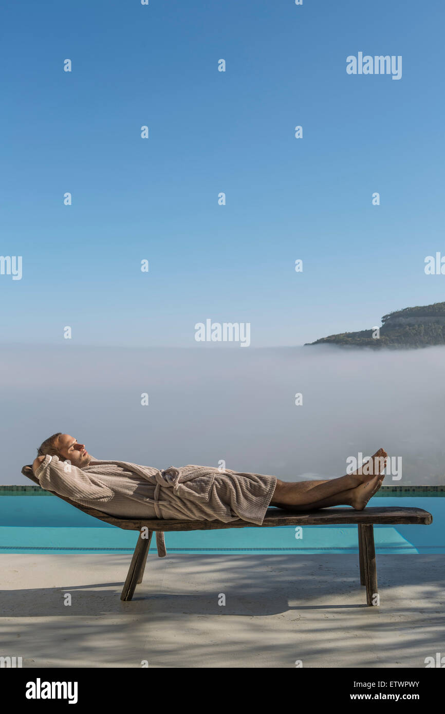 Man sleeping swimming pool hi-res stock photography and images - Alamy