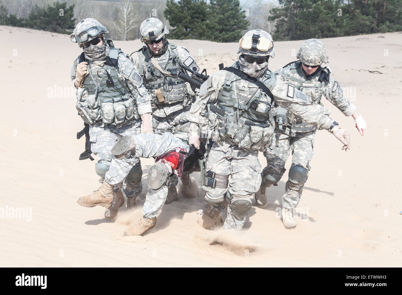 Military rescuing hi-res stock photography and images - Alamy
