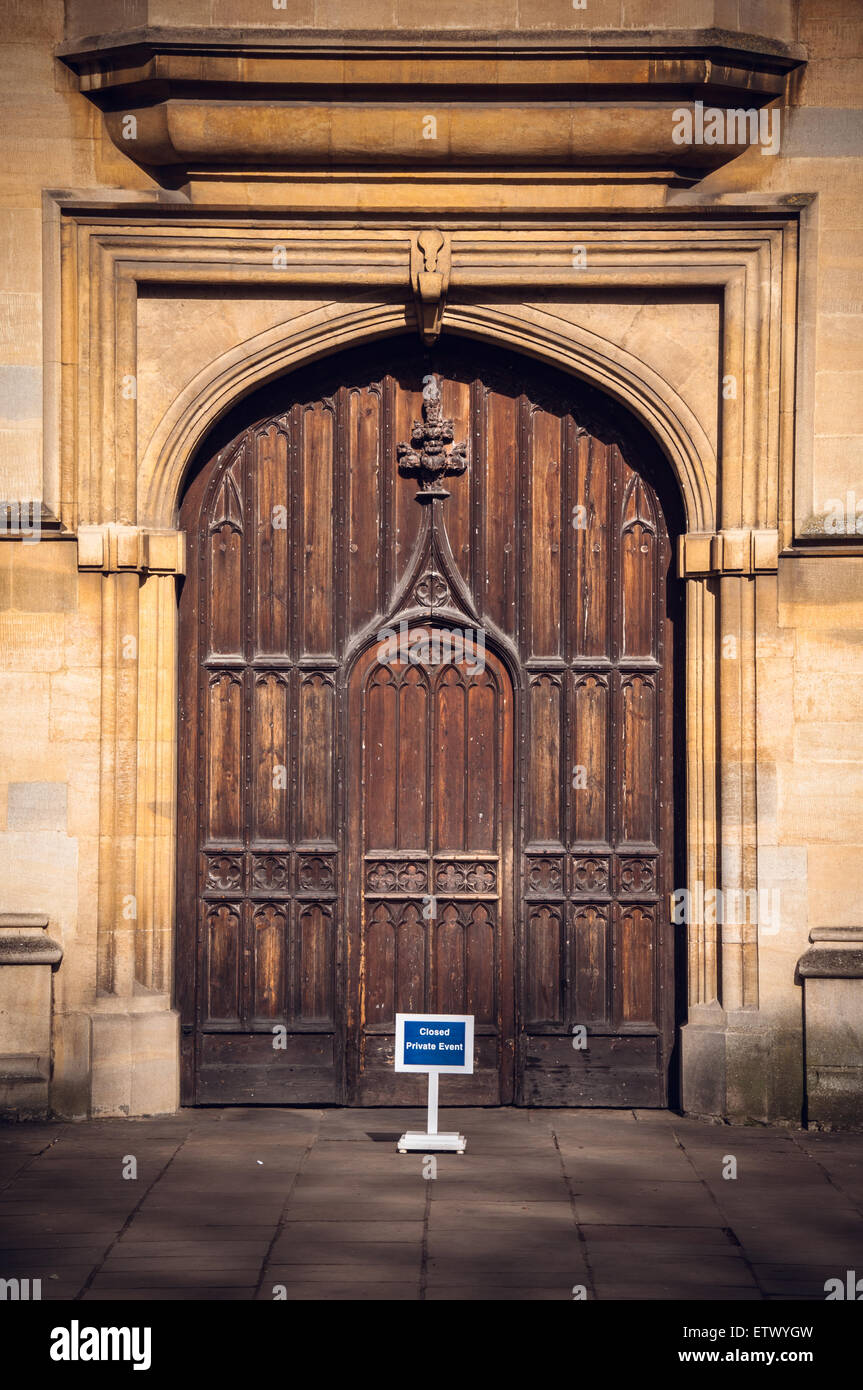 Oxford university closed gates hi-res stock photography and images - Alamy