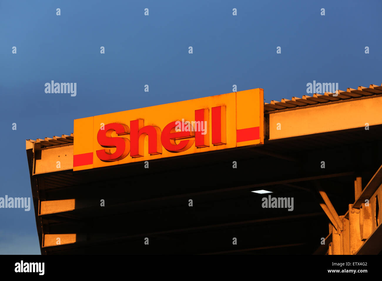 Royal dutch shell group hi-res stock photography and images - Alamy