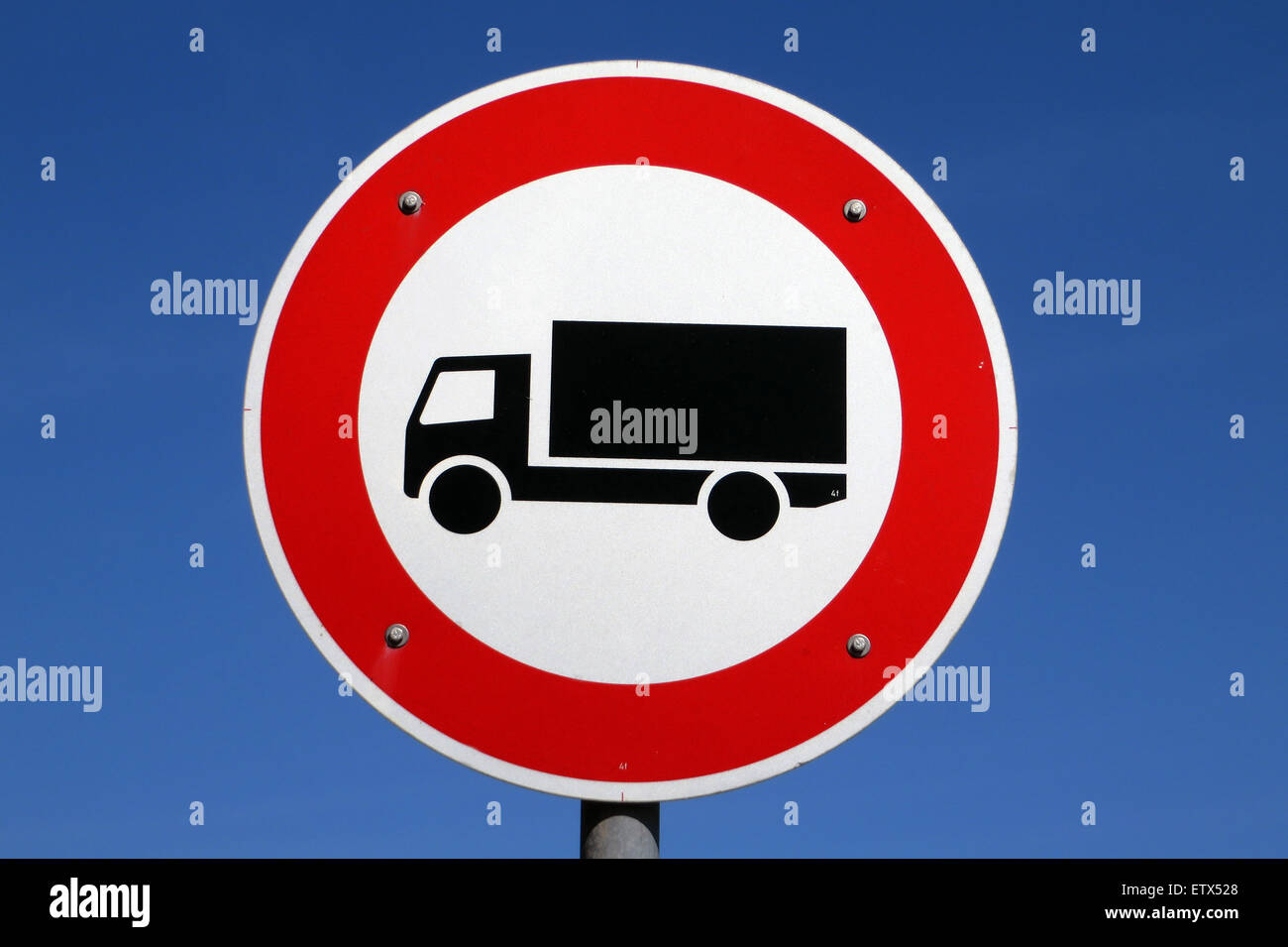 No Trucks Road Sign Stock Photos & No Trucks Road Sign Stock Images - Alamy