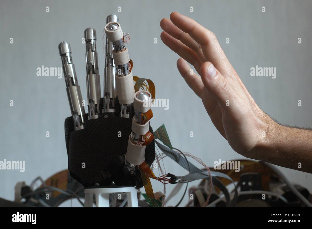 Advanced School St.Anna of Pisa (Italy), mechatronic prosthesis to ...