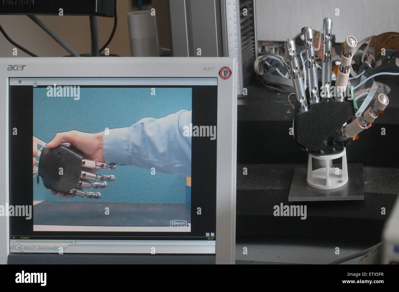 Advanced School St.Anna of Pisa (Italy), mechatronic prosthesis to ...