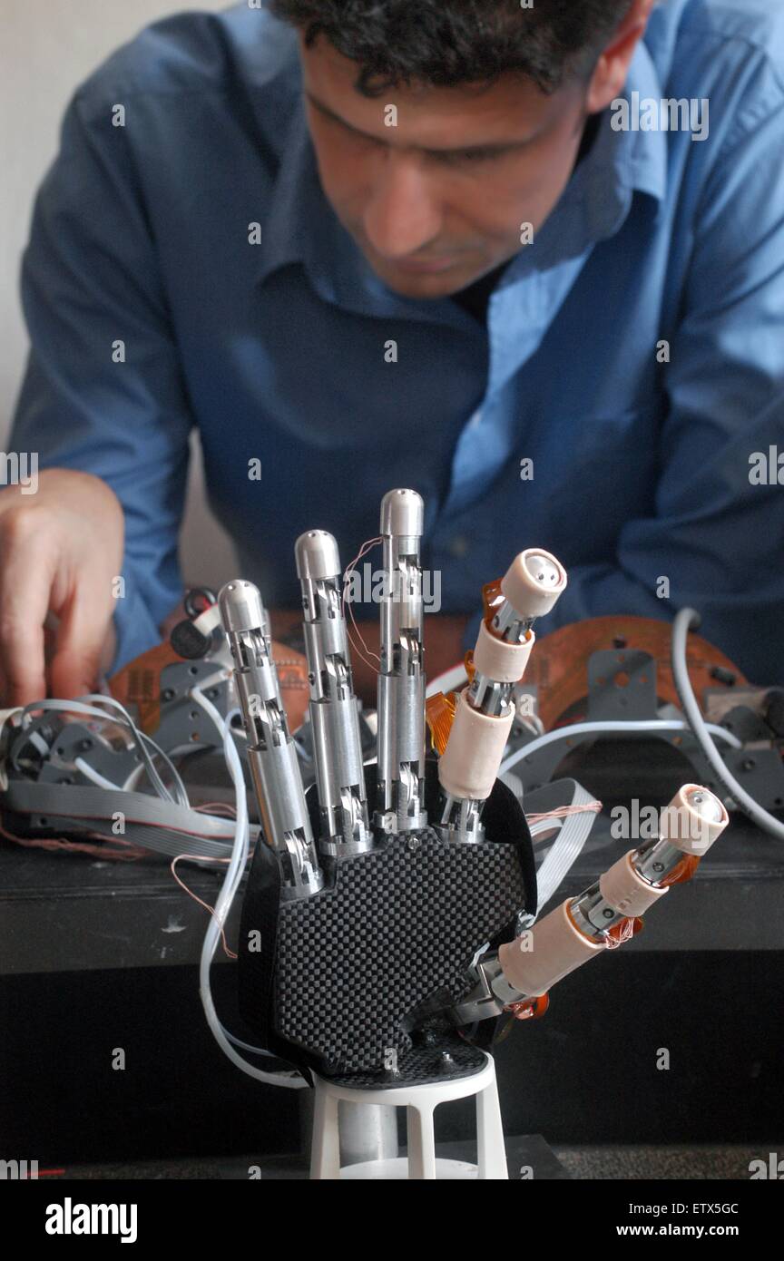 Advanced School St.Anna of Pisa (Italy), mechatronic prosthesis to ...