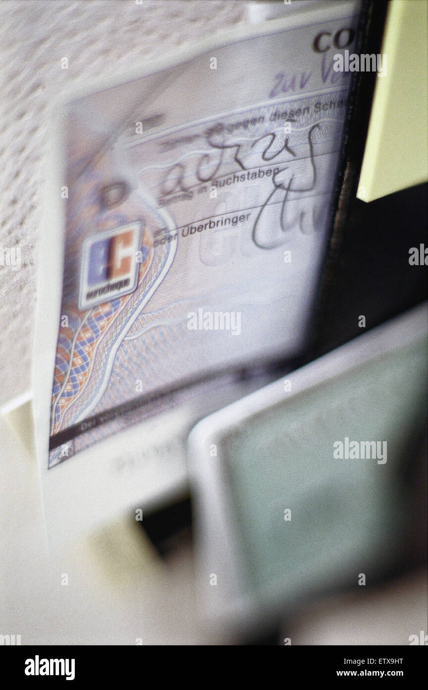 Card check cheque hi-res stock photography and images - Alamy