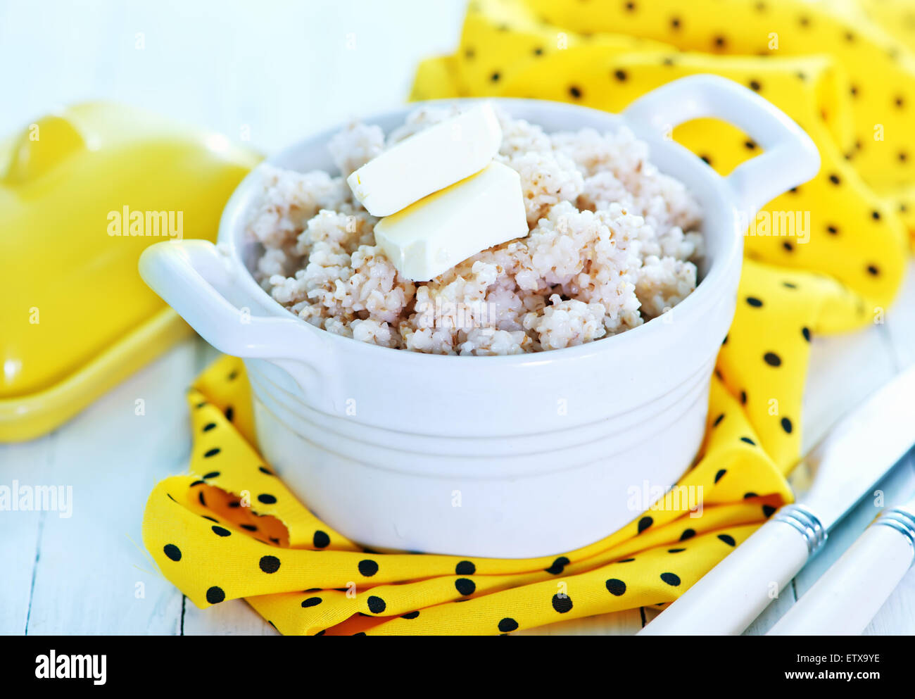 boiled porridge with butter in the bowl Stock Photo - Alamy