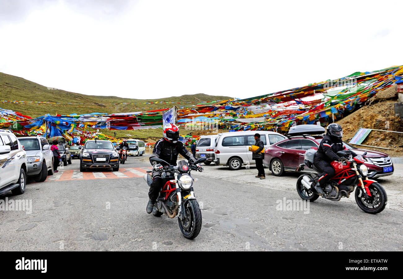 Vehicles pass on section hi-res stock photography and images - Alamy