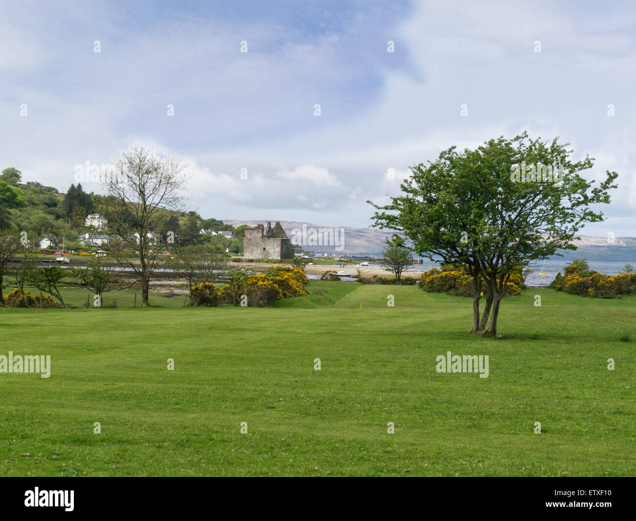 View across lochranza golf course hi-res stock photography and images ...