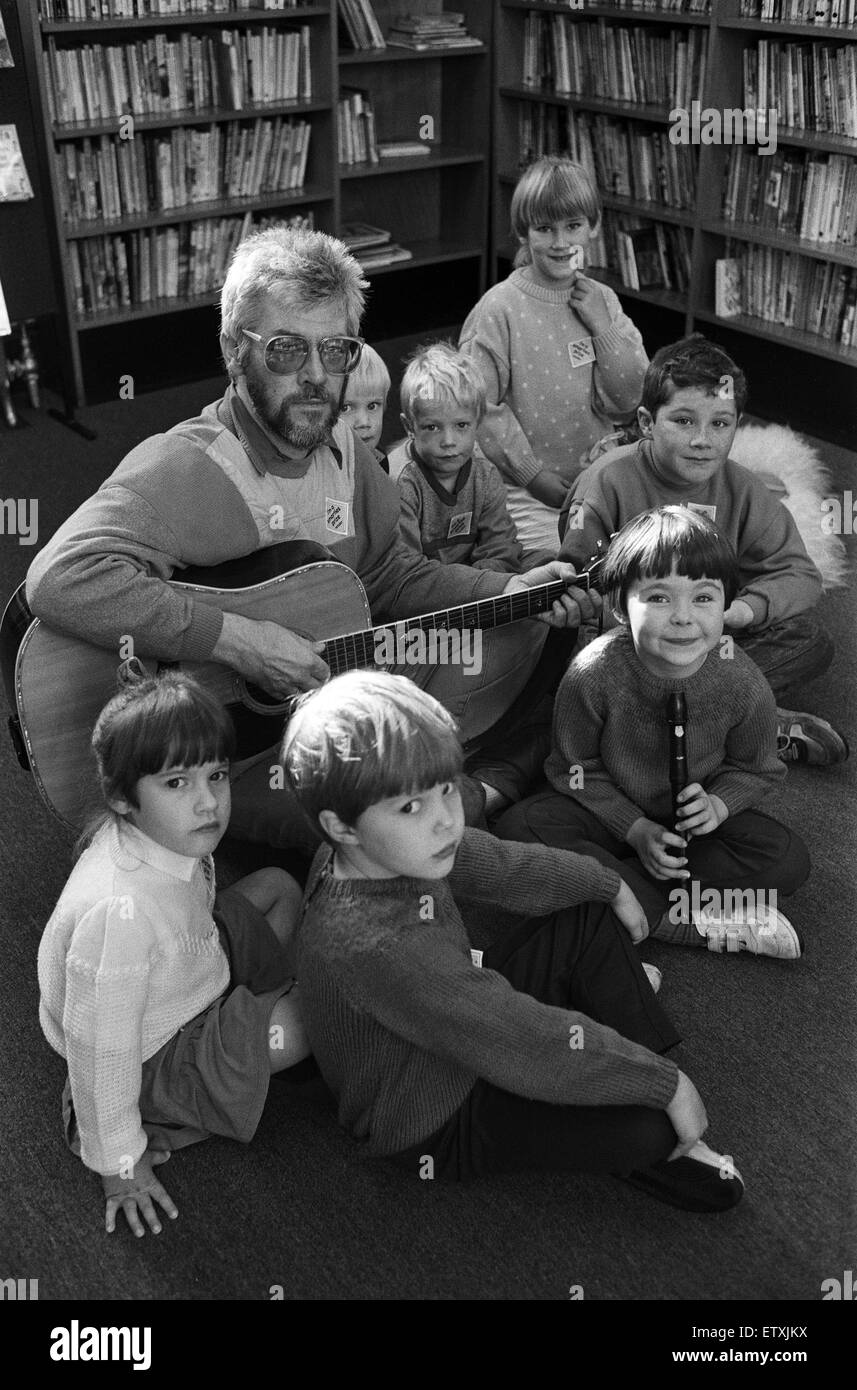 Teatime treat... musician and storyteller Bob Pegg entertains ...