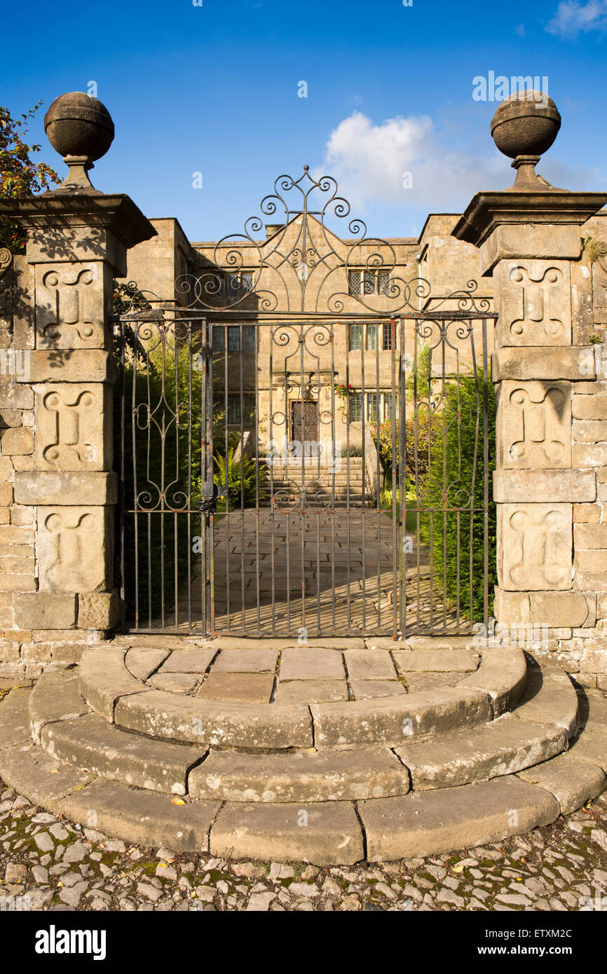 Great wrought iron gates hi-res stock photography and images - Alamy