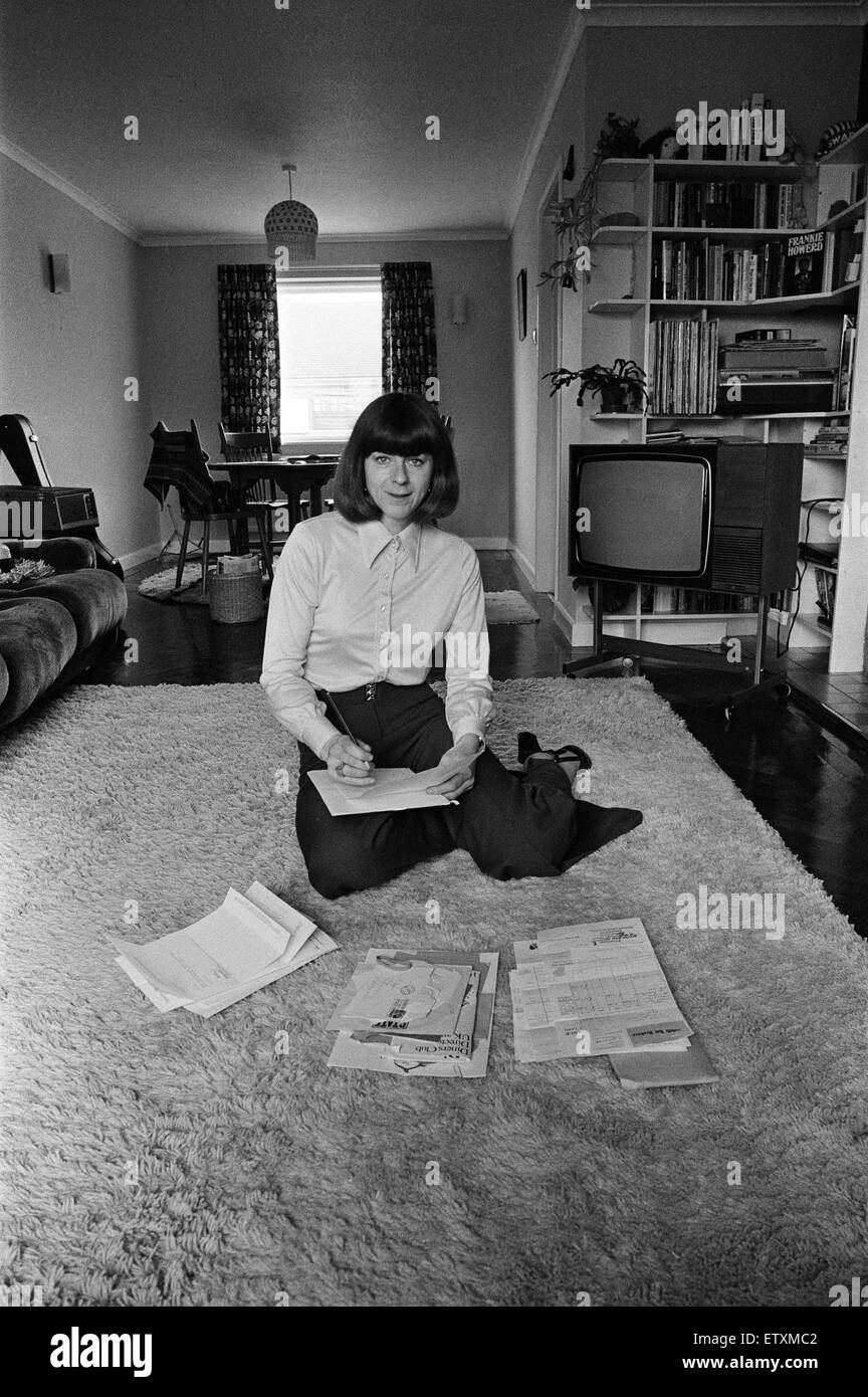 Pam ayres hi-res stock photography and images - Alamy