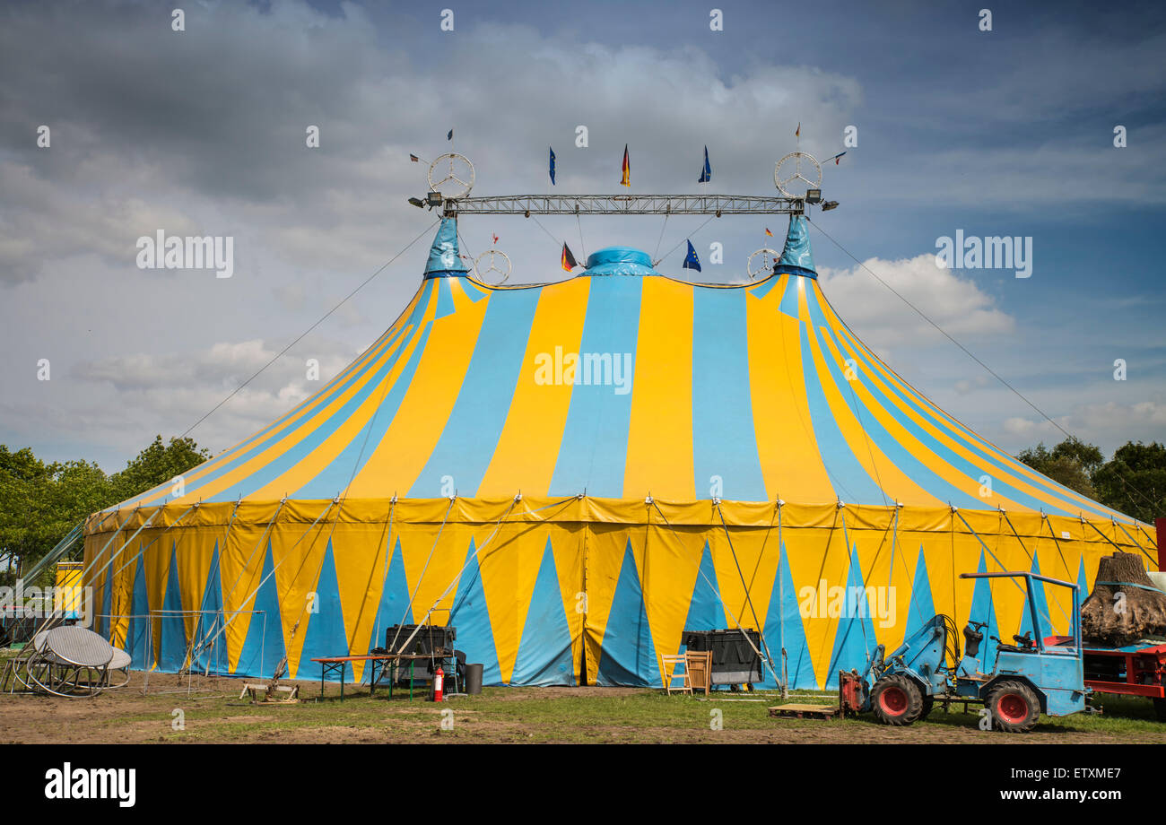Circus big top tent blue red hi-res stock photography and images - Alamy