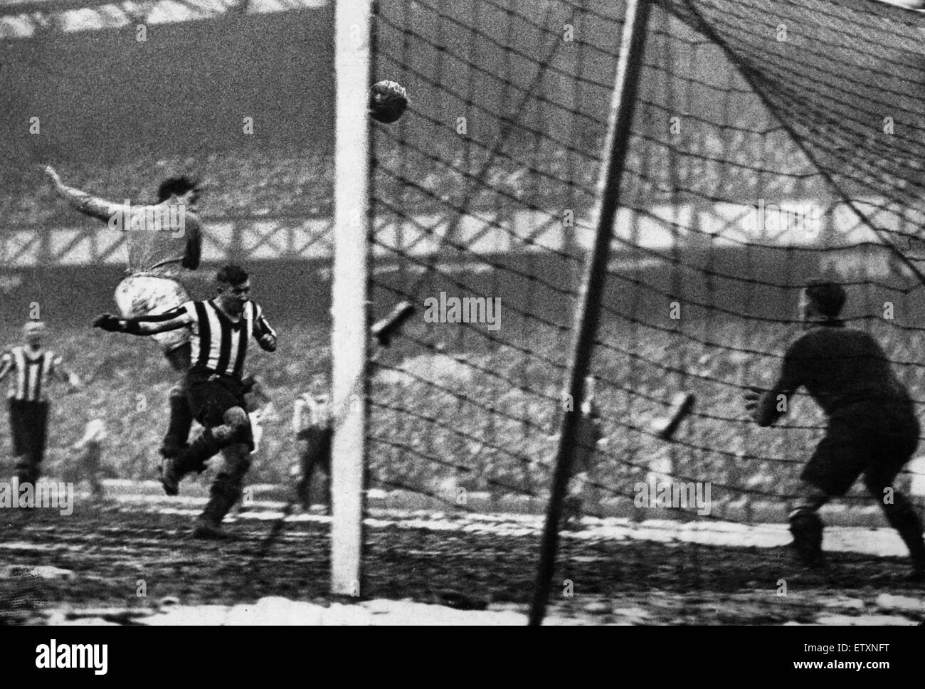 Quarter final match at goodison park hi-res stock photography and ...