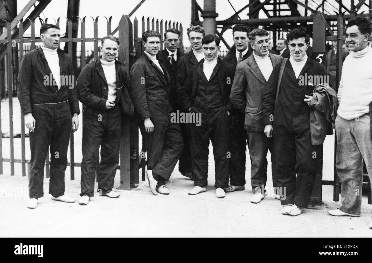 Some of the crew of the R101 airship seen here at Cardington before ...