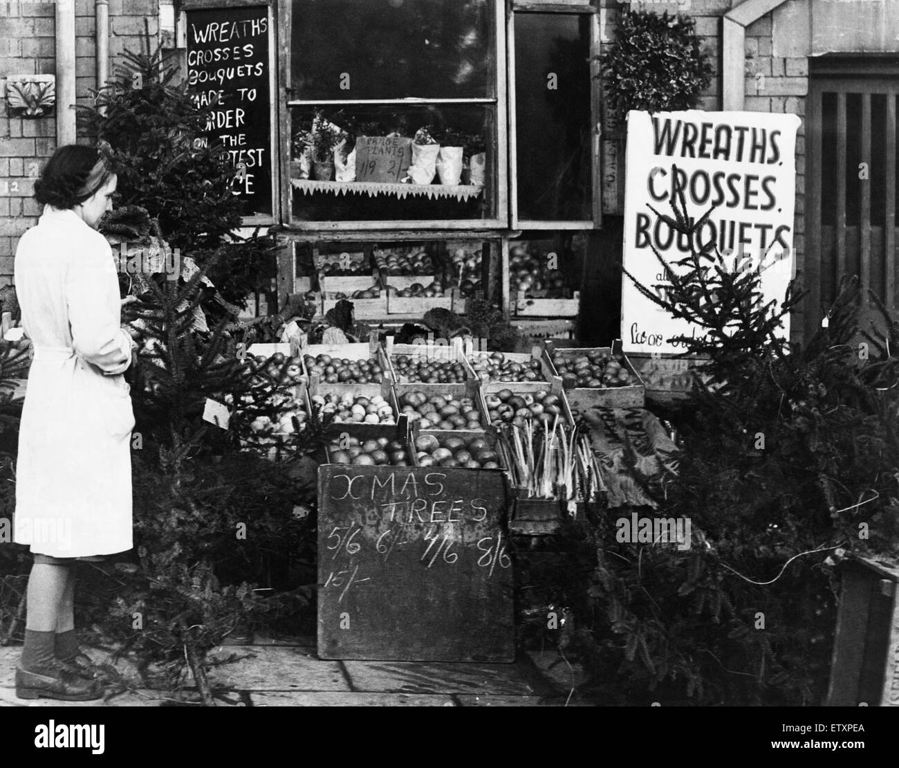 Selling apples Black and White Stock Photos & Images - Alamy