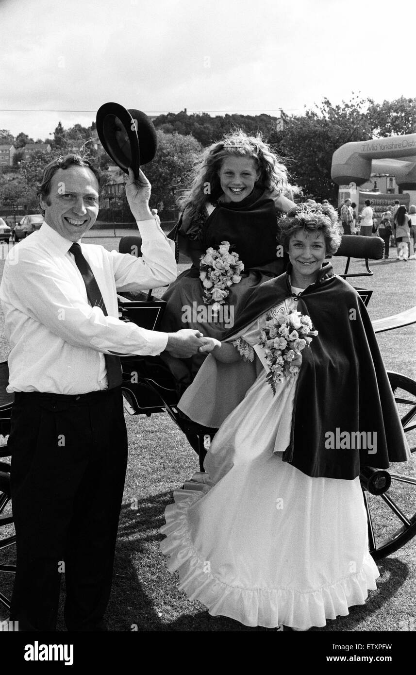 Royal couple - Catherine Hey and Lindsay Thewlis received their crowns ...