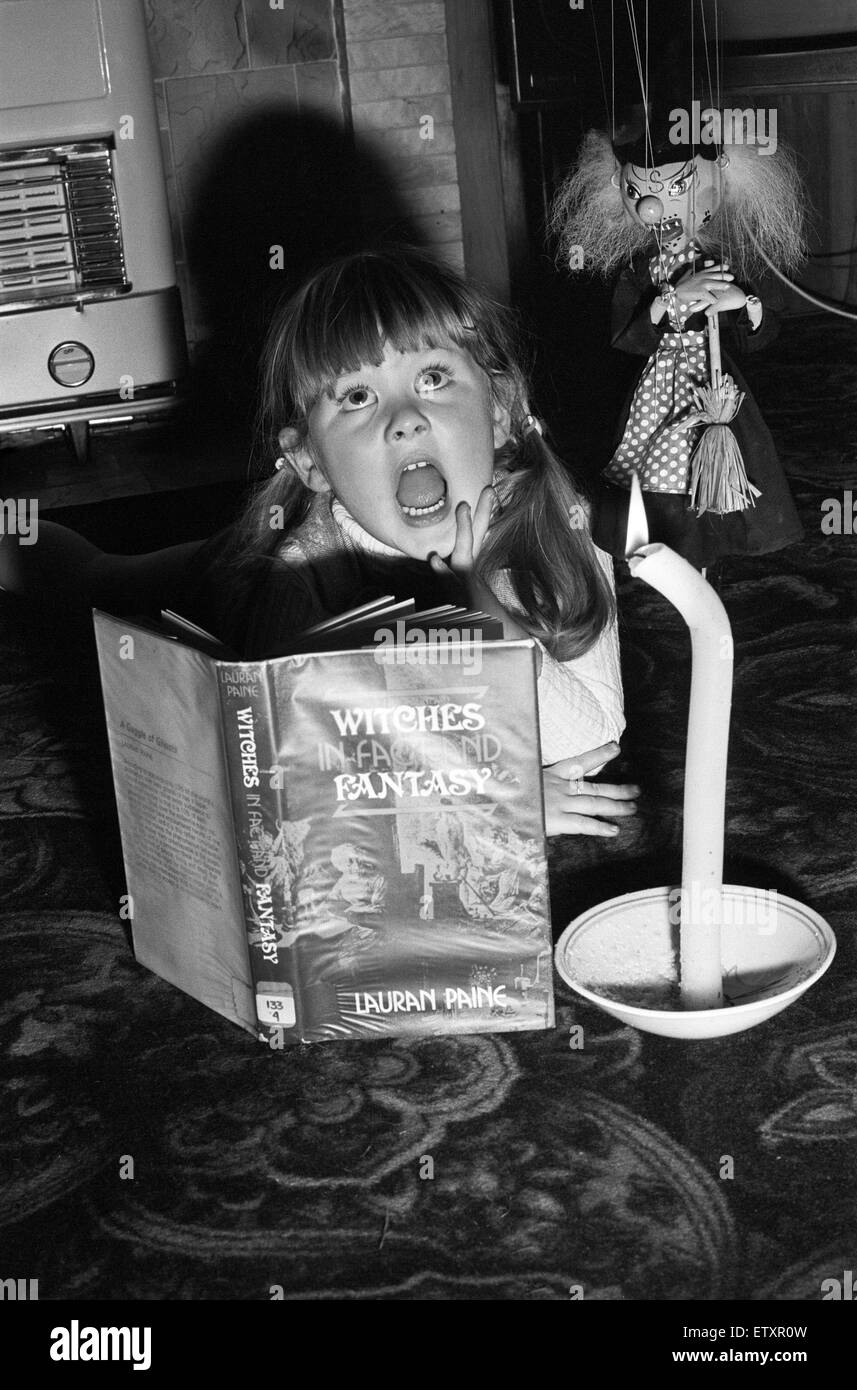 Lisa Batty in Halloween picture 30th October 1975 Stock Photo - Alamy