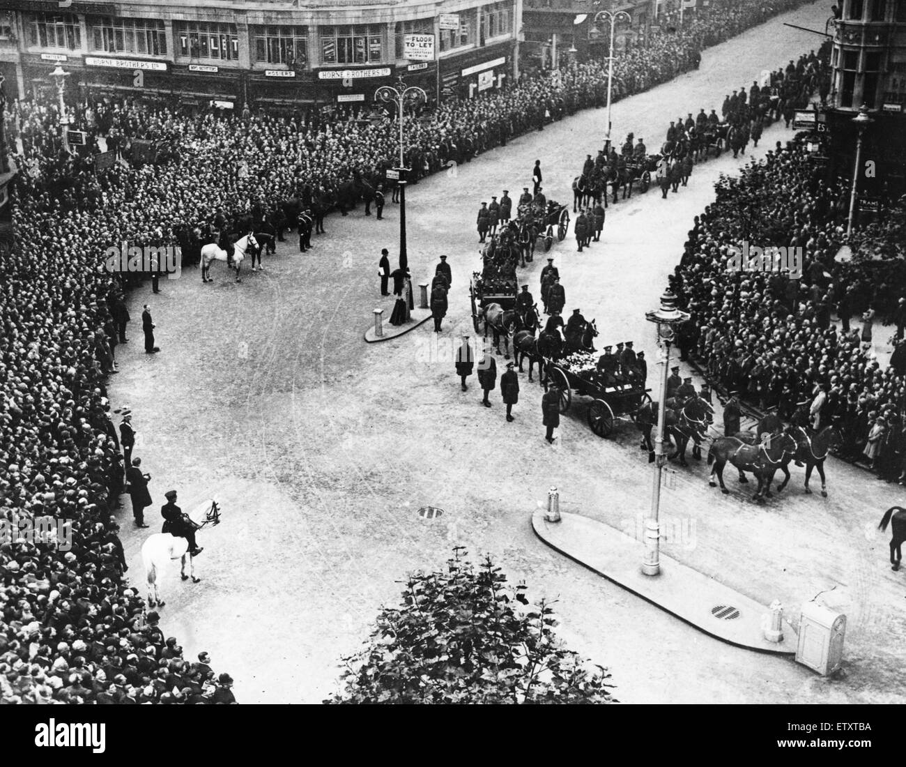 Funeral cortege makes way hi-res stock photography and images - Alamy