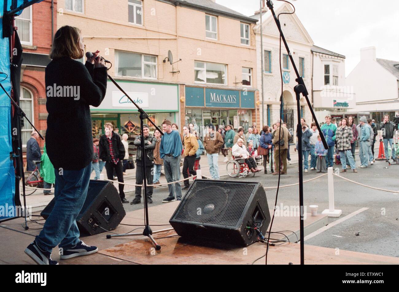 Rachel Horner of Velma entertaining the crown at the Redcar Free ...