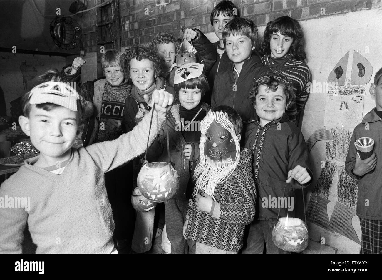 Kids Halloween party at Rousden Close Birmingham. 30th October 1978 ...