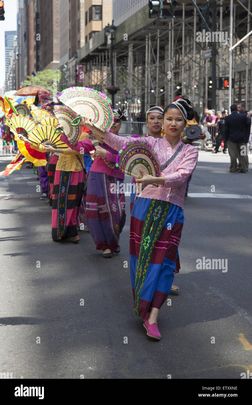 Participants in the Filipino Independence Day Parade in Manhattan, New ...