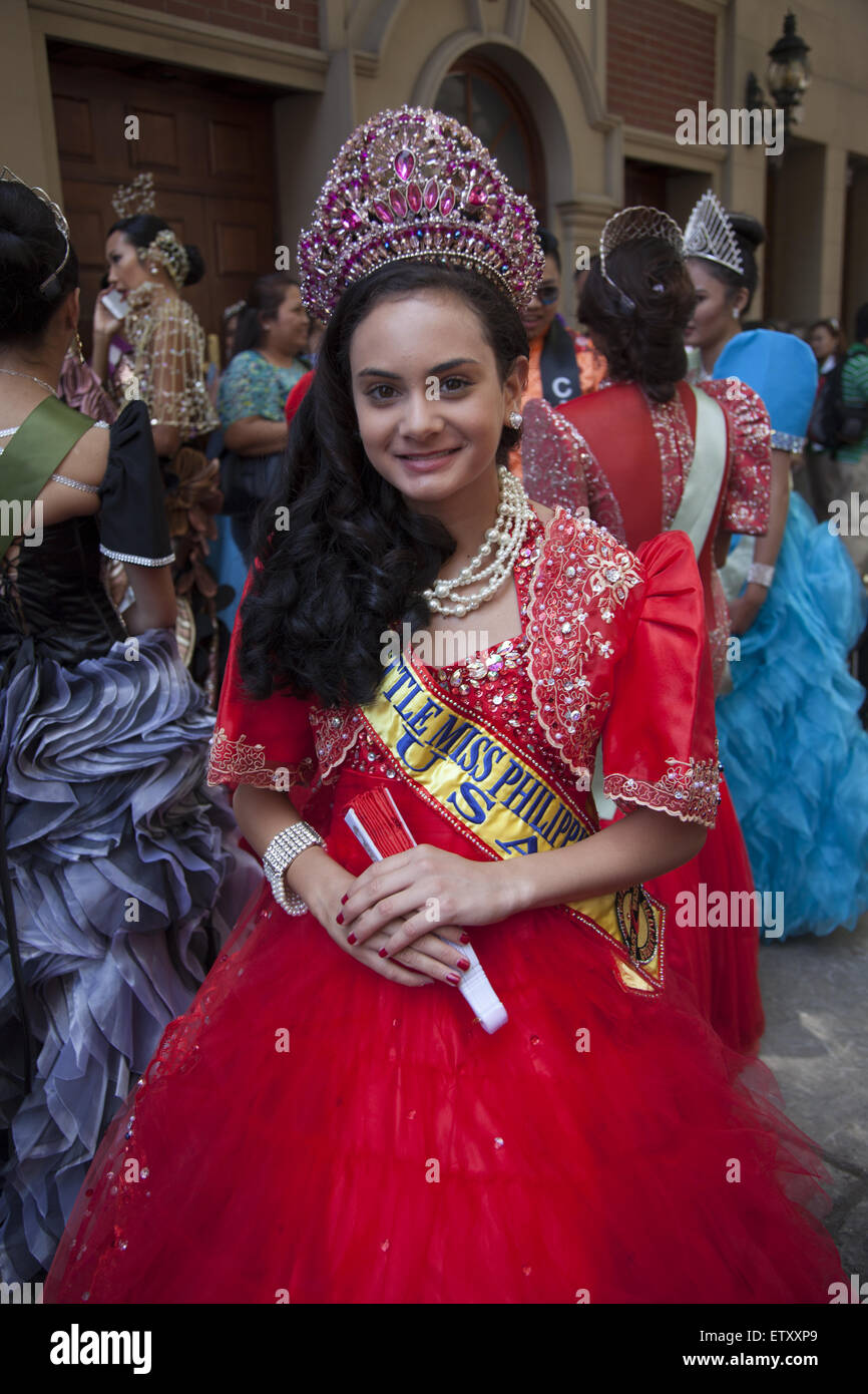Participants in the Filipino Independence Day Parade in Manhattan, New ...